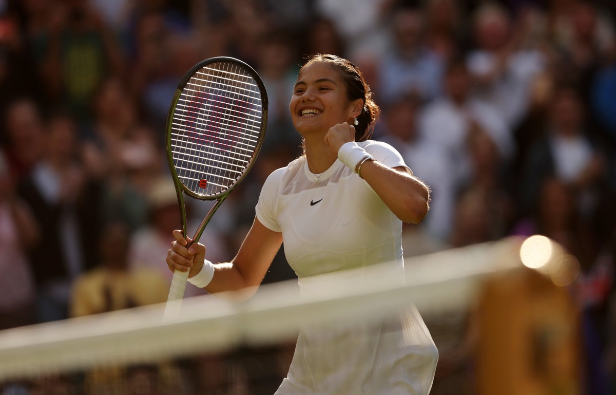 Emma Raducanu breaks into the WTA top 10 | LTA
